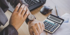 How To Tell If Your Monitor Is Dying? [10 Signs to Watch Out For ?)