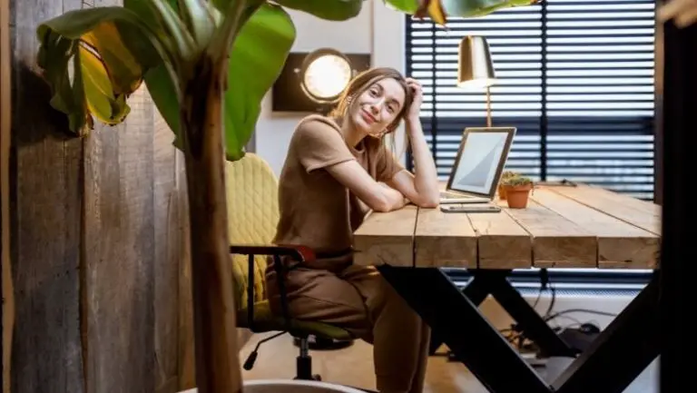 What is IPS glow? (5 Ways to Fix It In 2022) - TechTreatBox