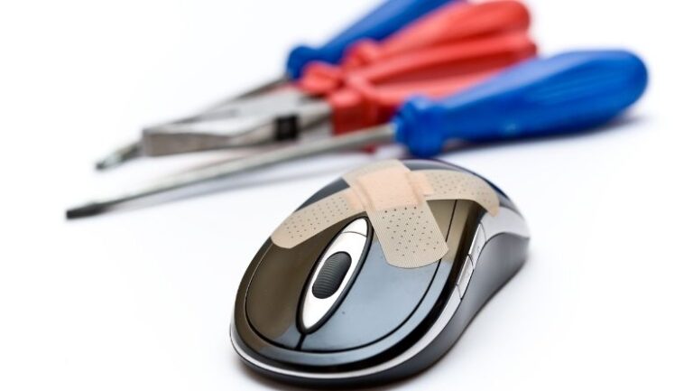 17 Best Makeshift Mousepads And Alternatives (2022 Update)