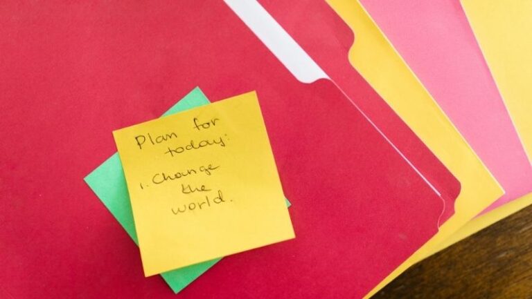 17 Best Makeshift Mousepads And Alternatives (2022 Update)