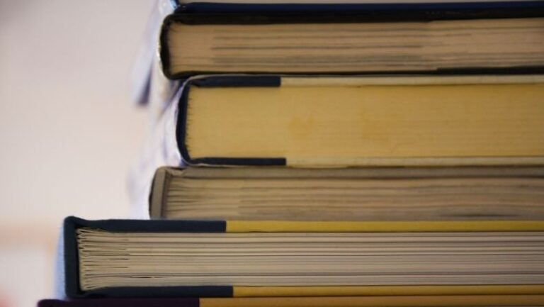 17 Best Makeshift Mousepads And Alternatives (2022 Update)