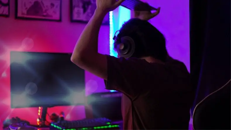 What is IPS glow? (5 Ways to Fix It In 2022) - TechTreatBox