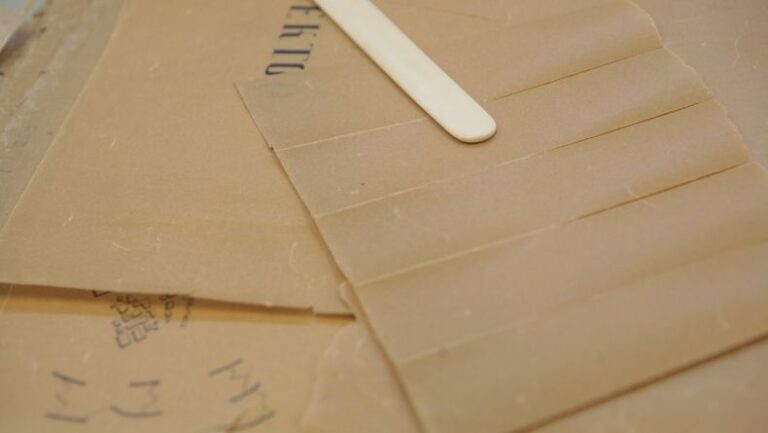 17 Best Makeshift Mousepads And Alternatives (2022 Update)