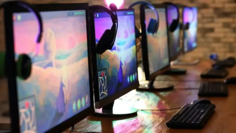 How Much Does a Monitor Weigh (A Definitive Guide) - TechTreatBox